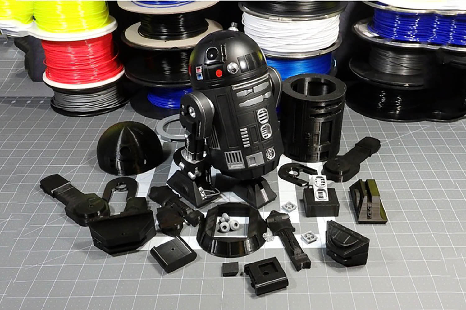 R2-D2 Astromech Droid Replica 3D Model by annwilde88