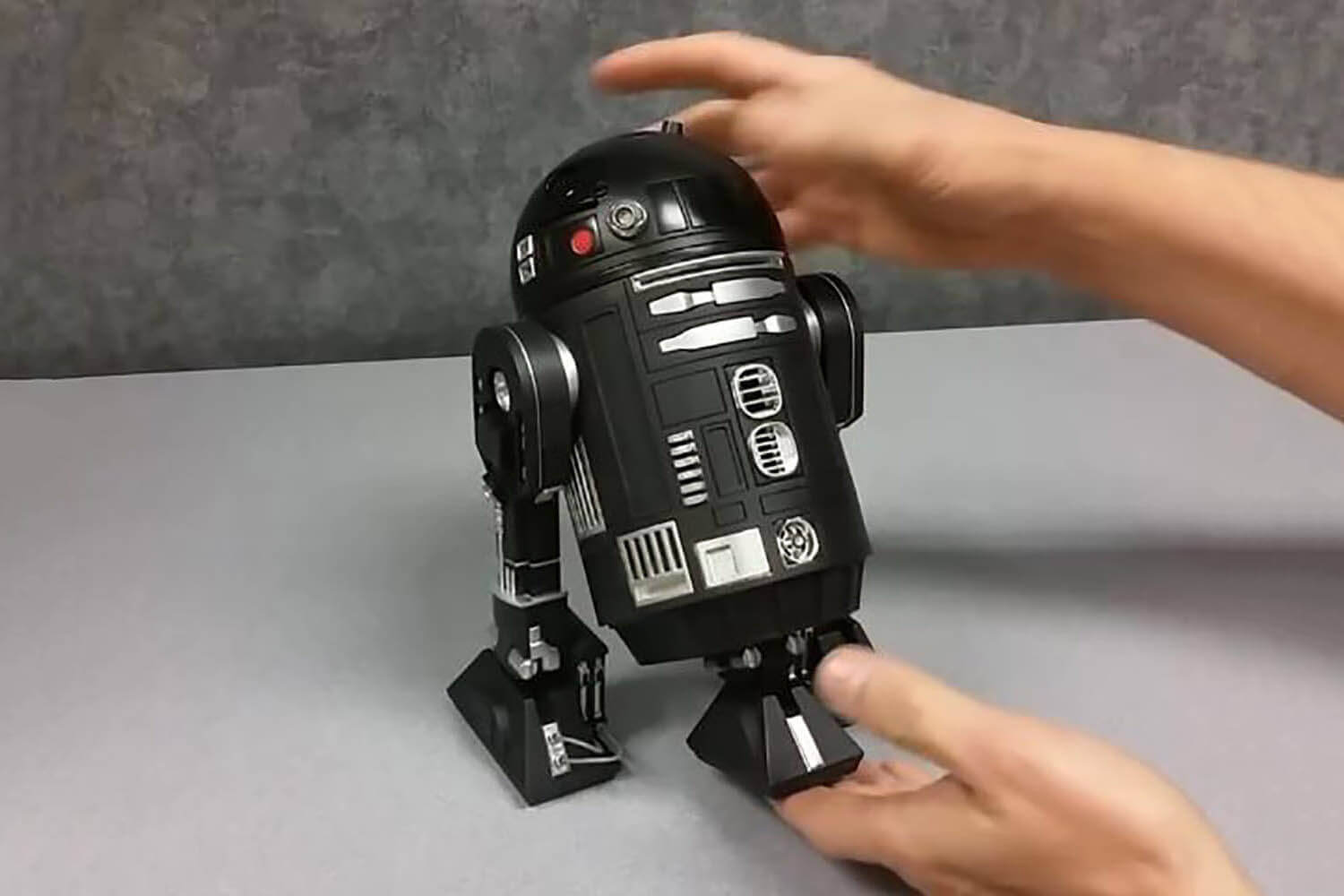 R2-D2 Astromech Droid Replica 3D Model by annwilde88