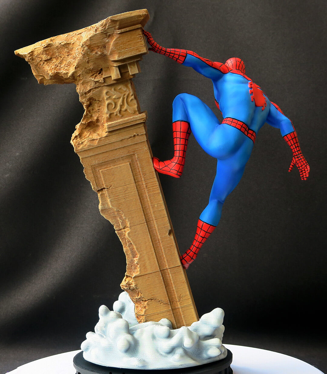 Spiderman Marvel Statue - 3D Model by cheriloyet