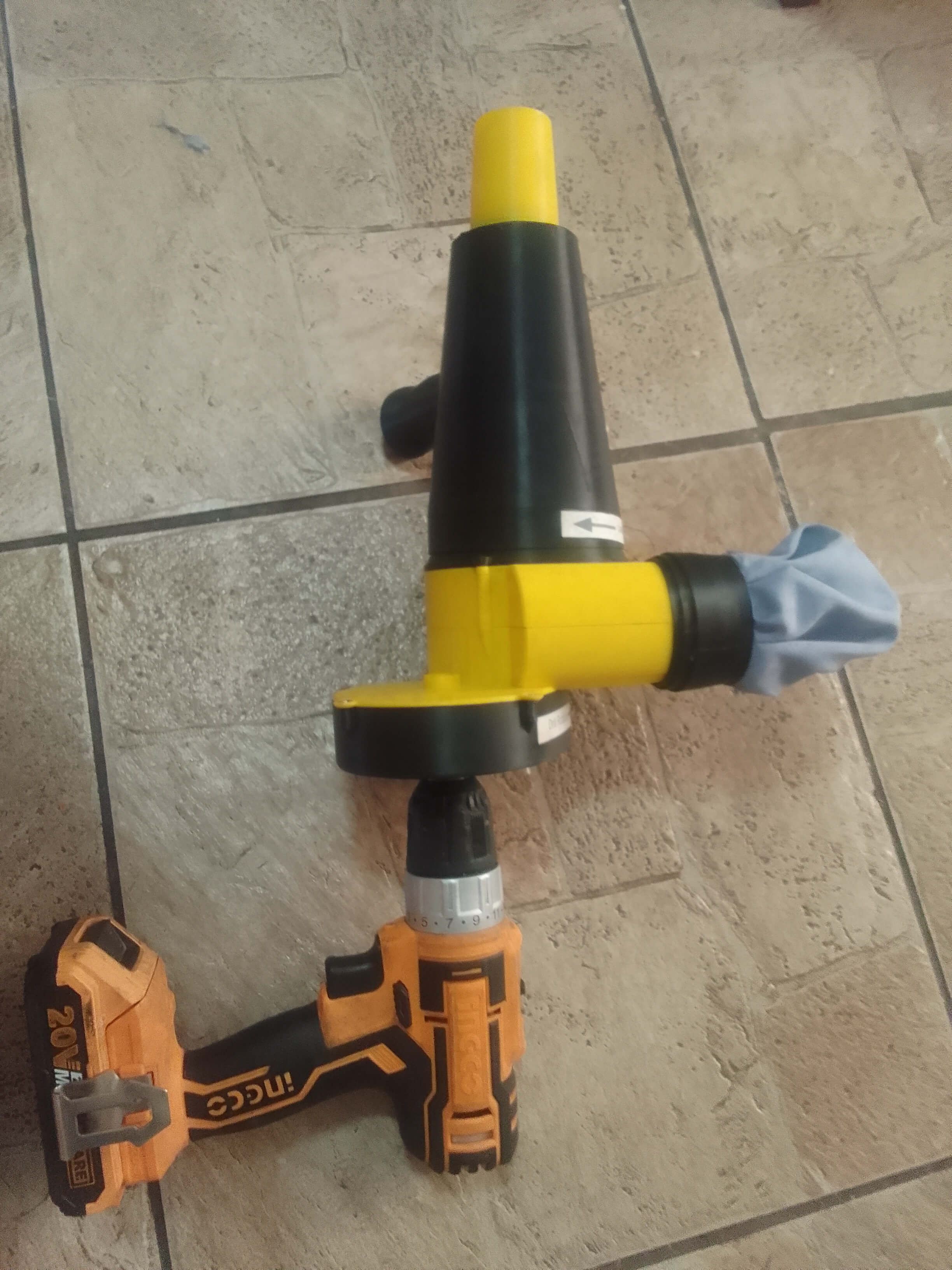 3D Printable Drill Powered Vacuum Cleaner/Blower by Gideonvdw