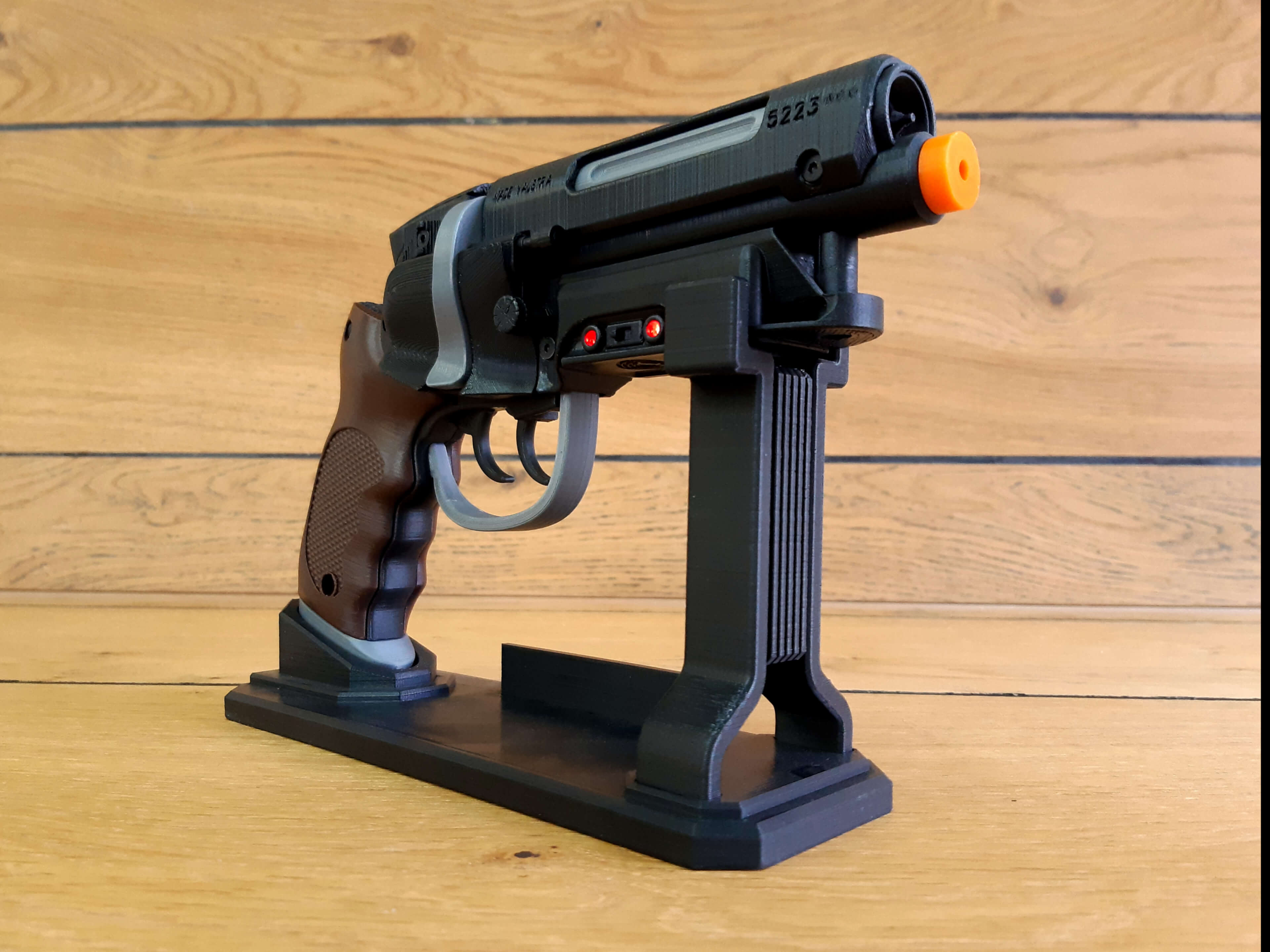 Deckard's Pistol Bladerunner - 3D Model by MakerLab