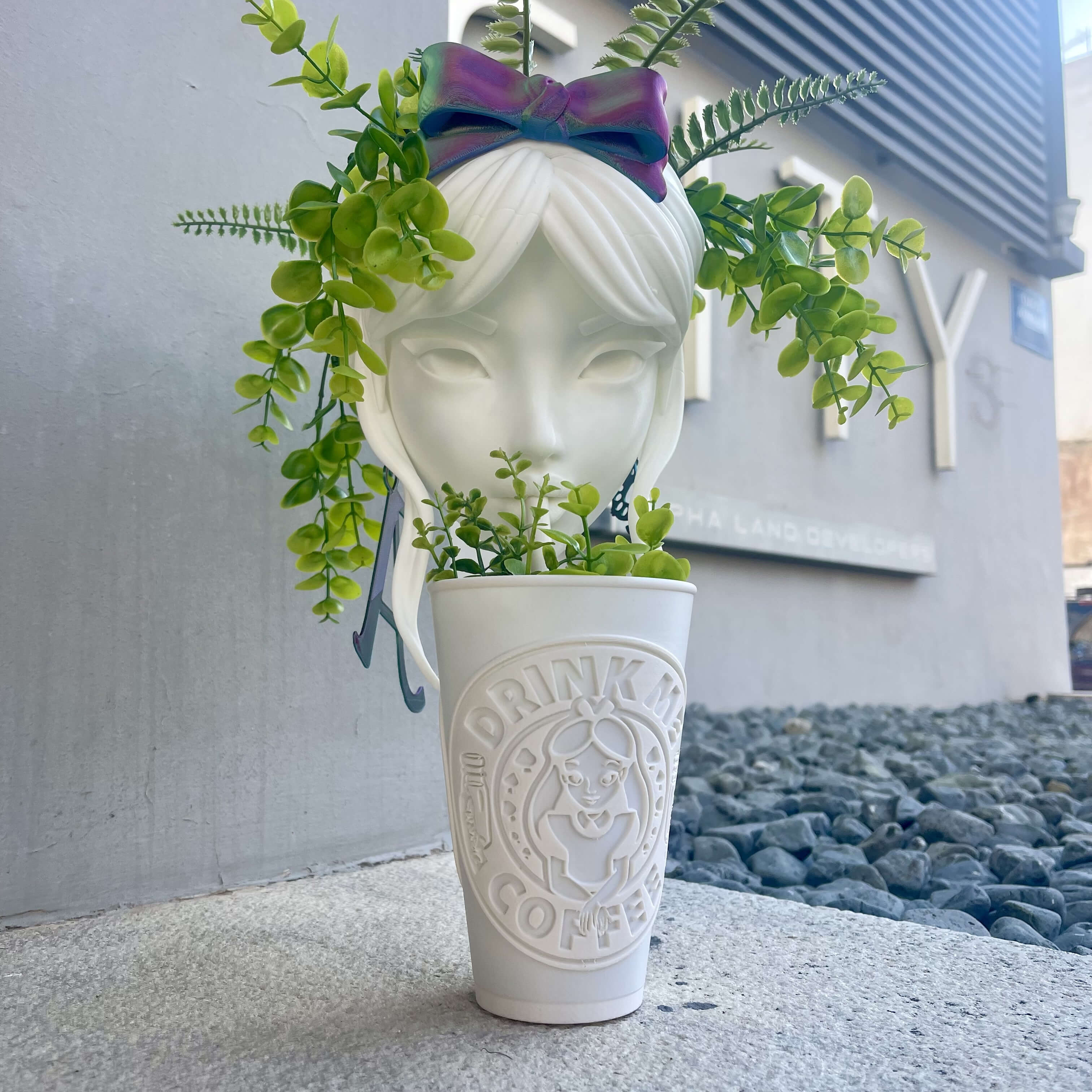 Alice Secret Garden 3D Printable Pot by Oasis3dlab